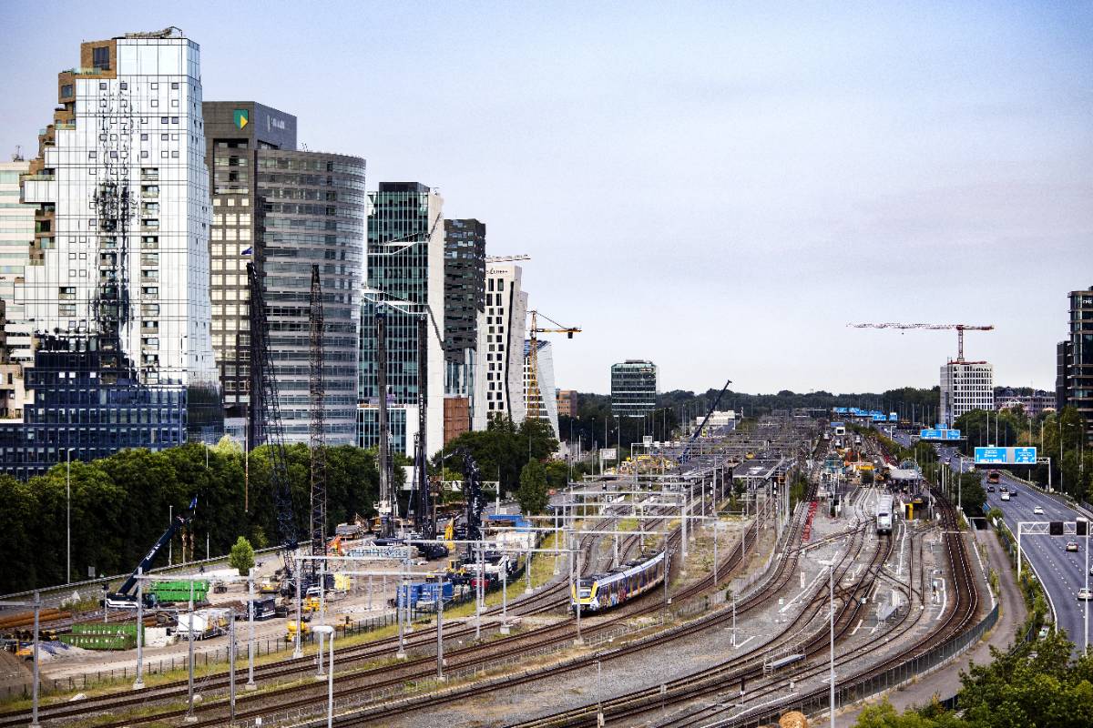 Gemeente Amsterdam: 'Zuidas te mannelijk' - lees meer - NieuwRechts.nl