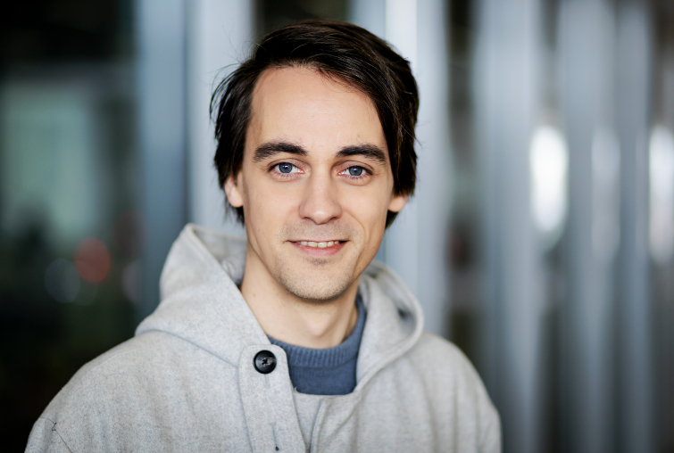 Alexander Klöpping gaat achter Apple en Google aan: miljardenclaim op ...