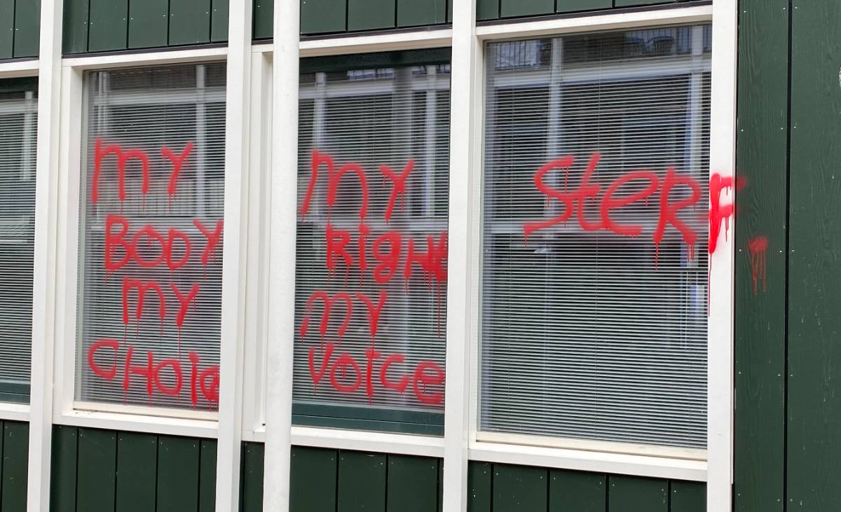 Antifa bekladt gebouw Nederlandse prolife-organisatie: Mogelijke ...